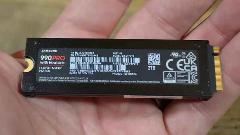 Samsung 990 PRO vs WD Black SN850X (Read Before You Buy) Comparison and Differences