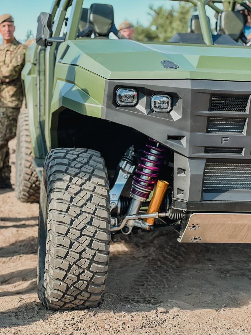 Latvia unveiled the VR-1 FOX military vehicle prototype | gagadget.com