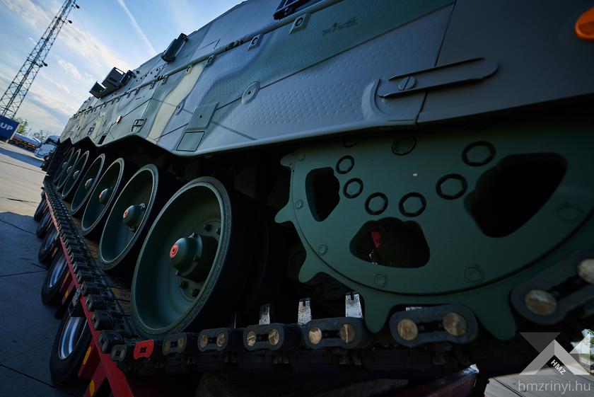 Hungary receives first self-propelled howitzers Panzerhaubitze 2000 under $565 million contract ...