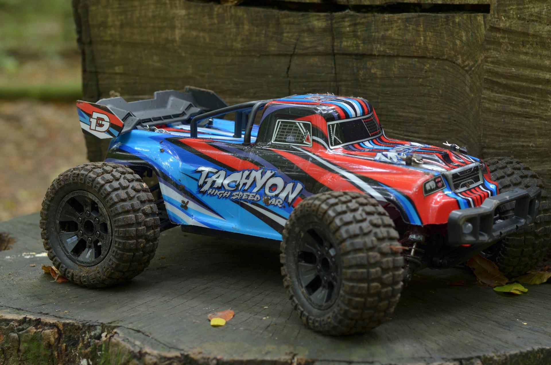 Deerc 210E - The Best RС Car For Off-Road On The Speed | gagadget.com