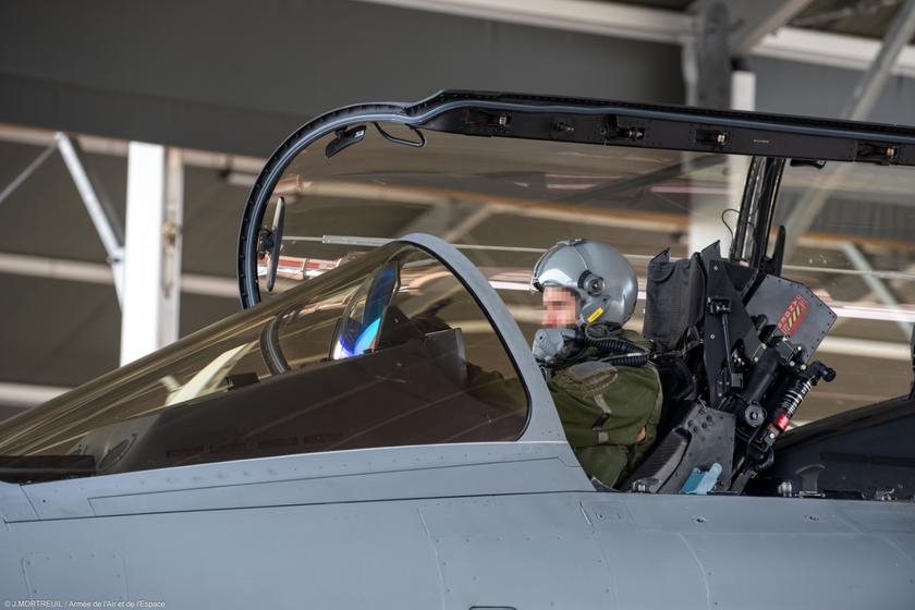 France handed over the first fourth-generation Dassault Rafale B ...