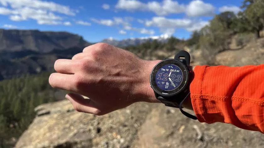 Resume Later feature update on Garmin Fenix 8 smartwatch