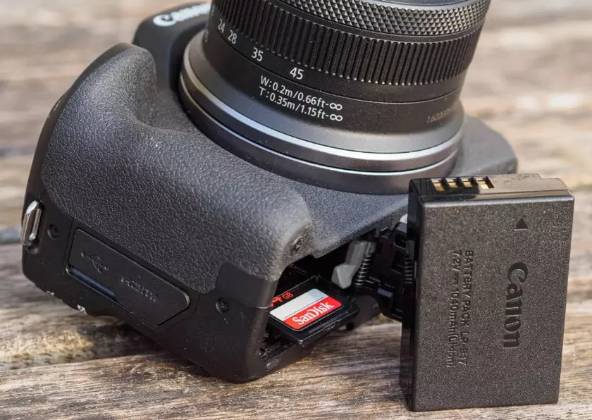 4 Best Cameras for YouTube Vlogging in 2026 - Comparison and Review