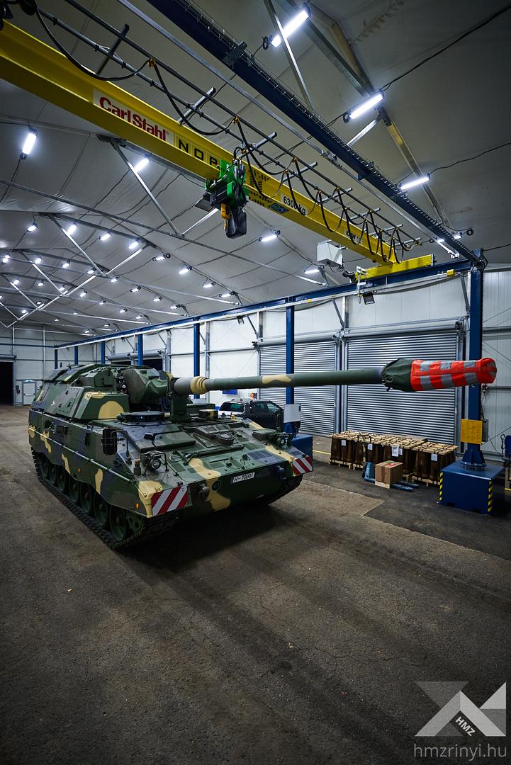 Hungary receives first self-propelled howitzers Panzerhaubitze 2000 under $565 million contract ...