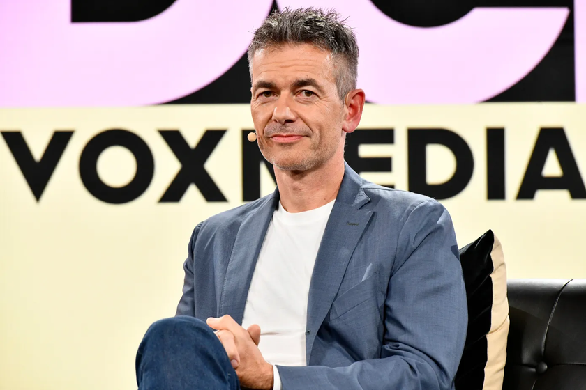 Warner Music CEO sees the emergence of AI in the music industry as ...