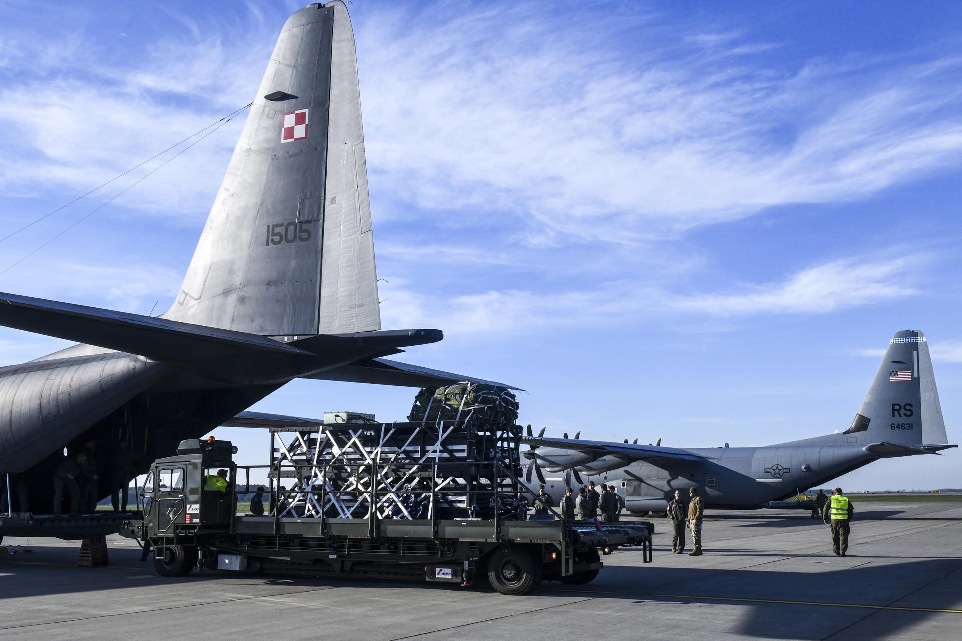 The U.S. tested the Rapid Dragon system to drop AGM-158B JASSM-ER long ...