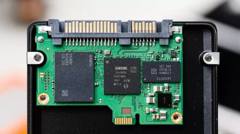 4 Best SSDs for Long Term Storage in 2025 | Hard Drive for Long Term ...