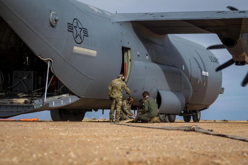 C-130J Super Hercules successfully refueled an M1 Abrams tank ...