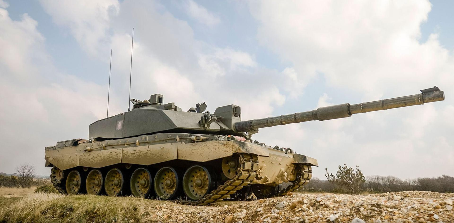 UK Ministry of Defence shows Ukrainian military training on Challenger 2 and AS90 SAU (video ...