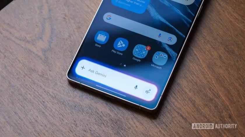 Gemini: New Extensions features on the lock screen