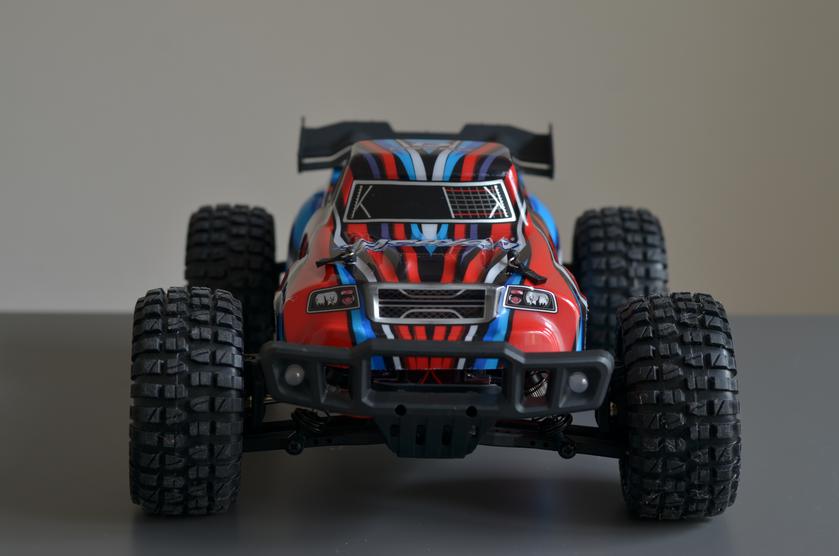 Deerc 210E - The Best RС Car For Off-Road On The Speed | gagadget.com