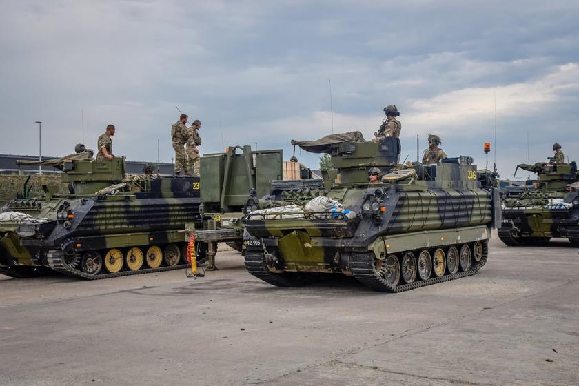 The Ukrainian Armed Forces use M113G3DK armored personnel carriers at ...
