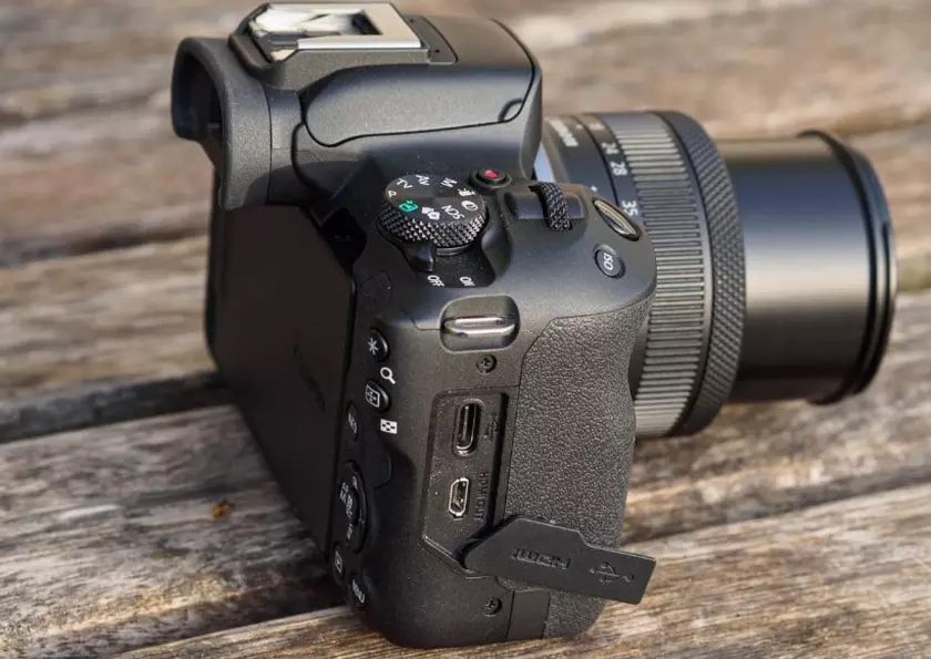 4 Best Cameras for YouTube Vlogging in 2026 - Comparison and Review