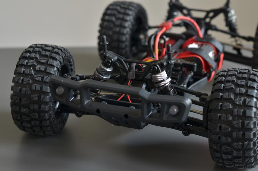 Deerc 210E - The Best RС Car For Off-Road On The Speed | gagadget.com