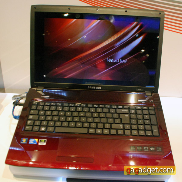 Стенд Samsung на CES 2010 своими глазами, часть 2: ноутбуки | gagadget.com
