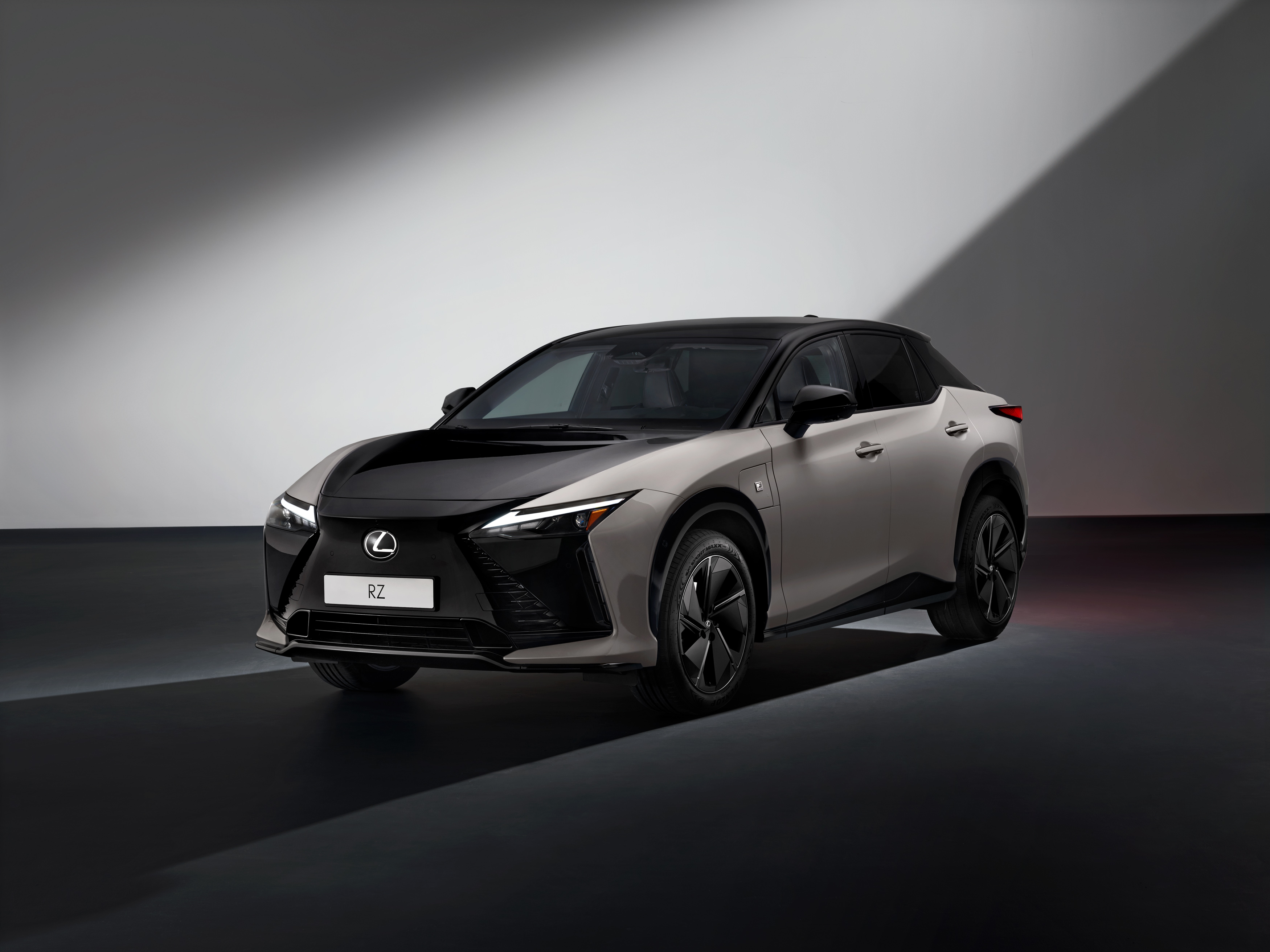 Presentation of the redesigned Lexus RZ 2025: power and innovation